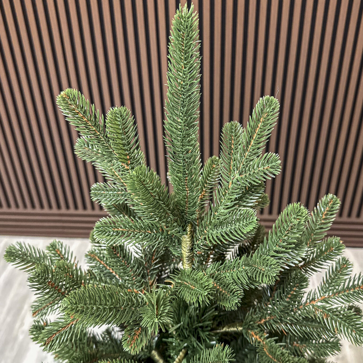 Brad artificial Christmas Deluxe by Sersimo, Viena Elite verde in ...